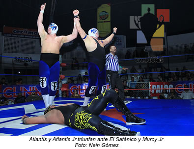 Atlantis y Atlantis Jr triunfan ante El Satánico y Murcy Jr